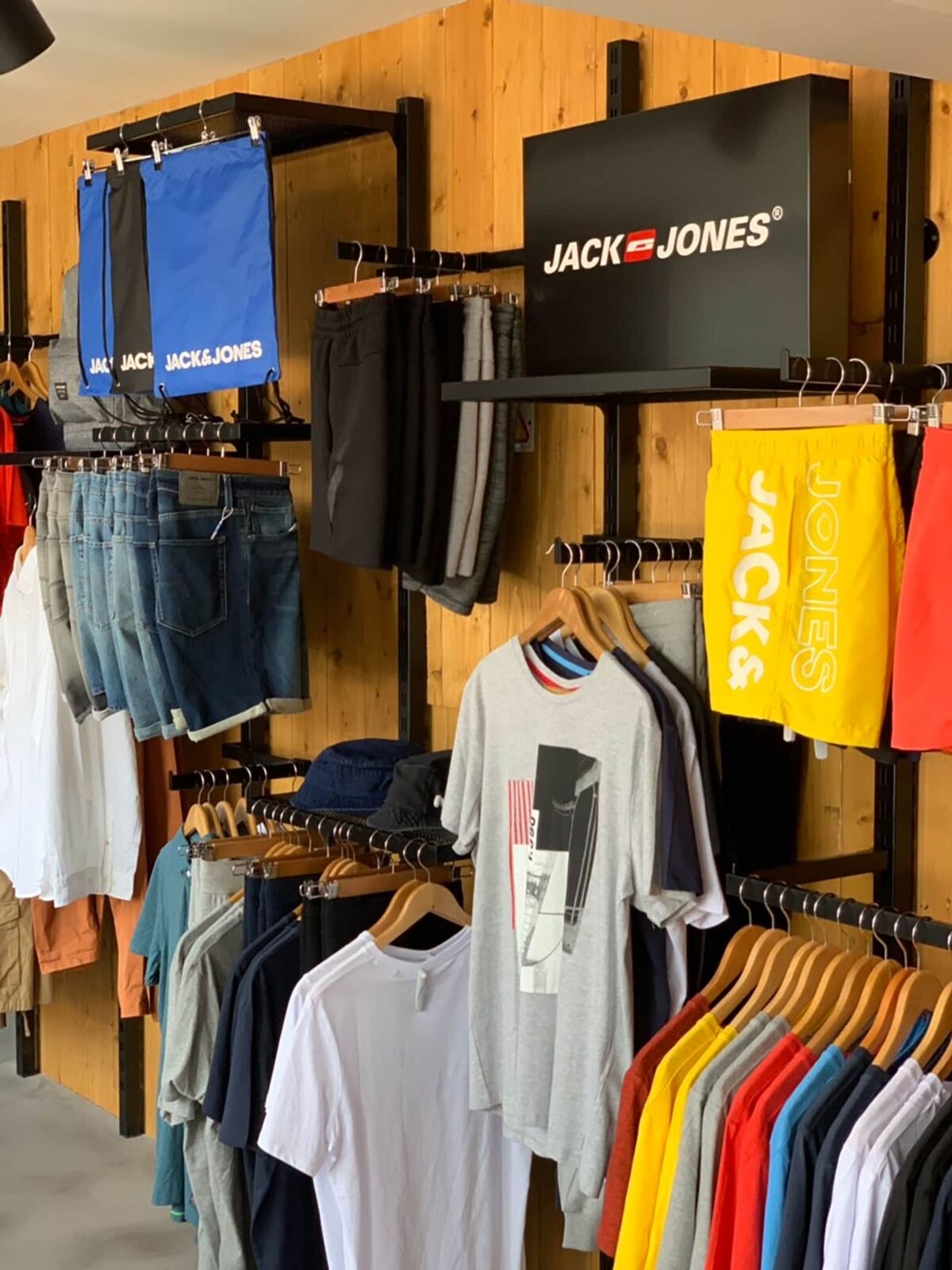 Εξοπλισμός καταστήματος Prive Sports Holy Kicks