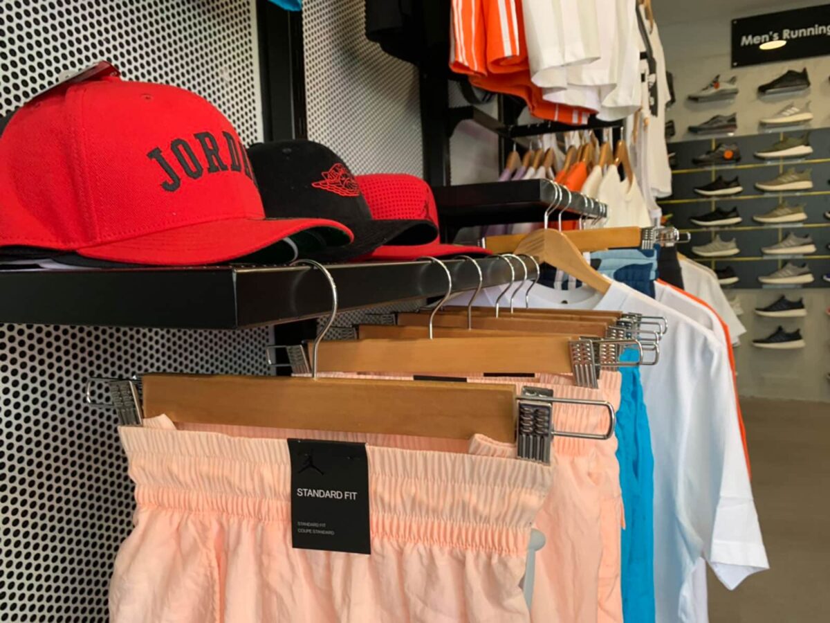 Εξοπλισμός καταστήματος Prive Sports Holy Kicks