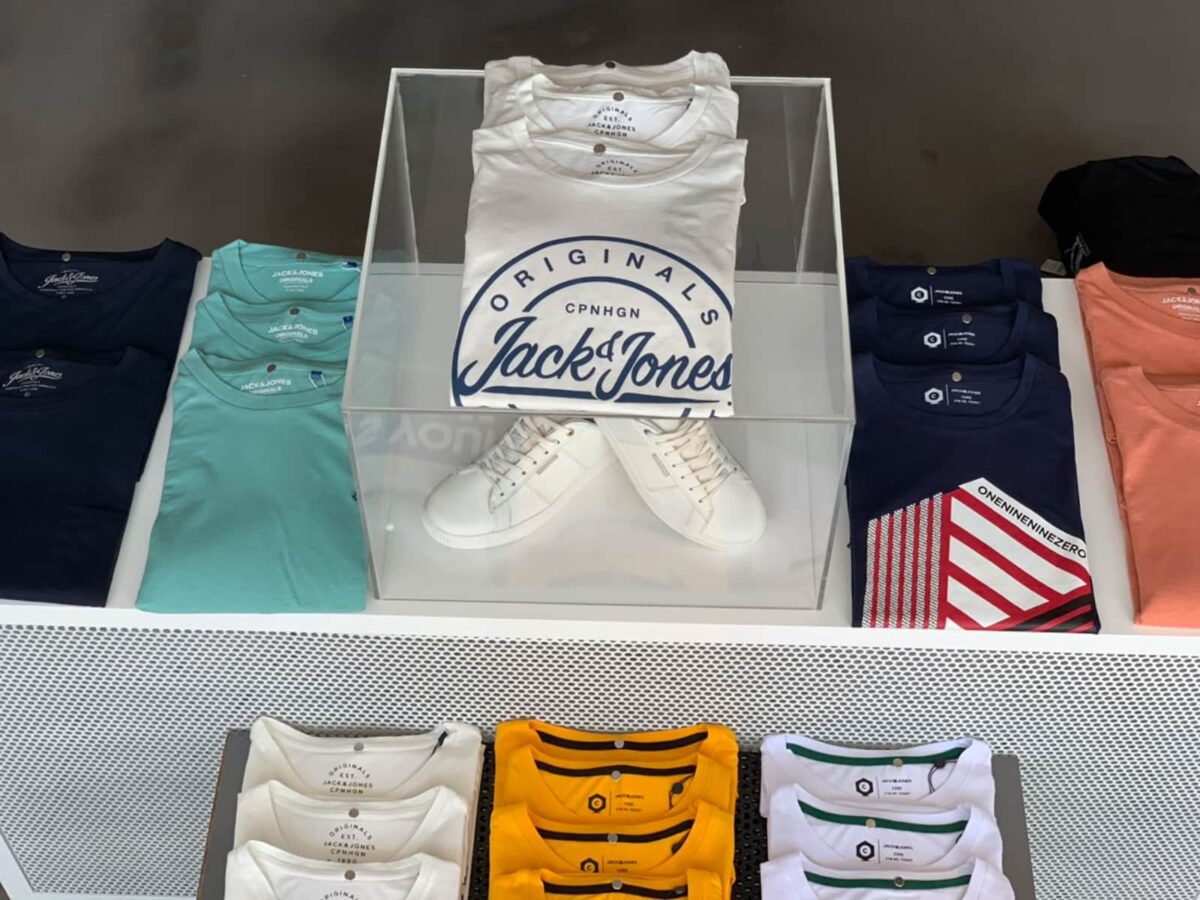 Εξοπλισμός καταστήματος Prive Sports Holy Kicks